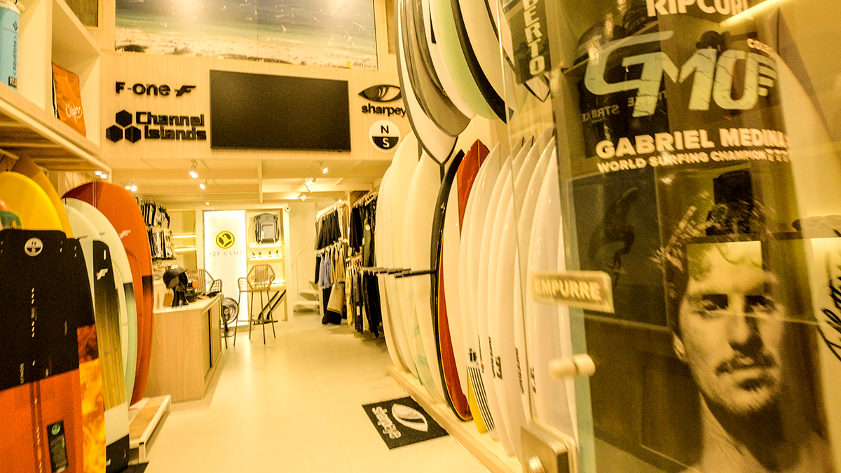 021 Club reinaugura loja na Barra